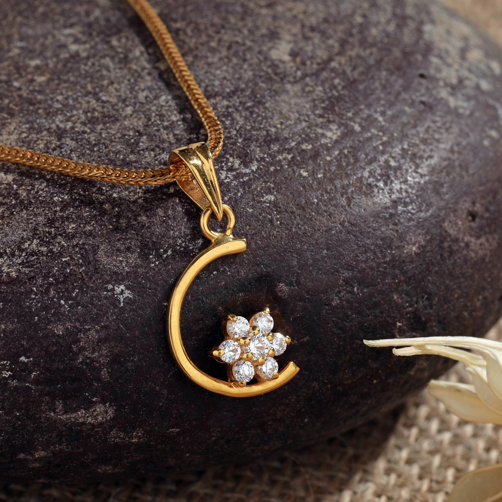 Explore Gold and Diamond Pendant Designs Online | GRT Jewels