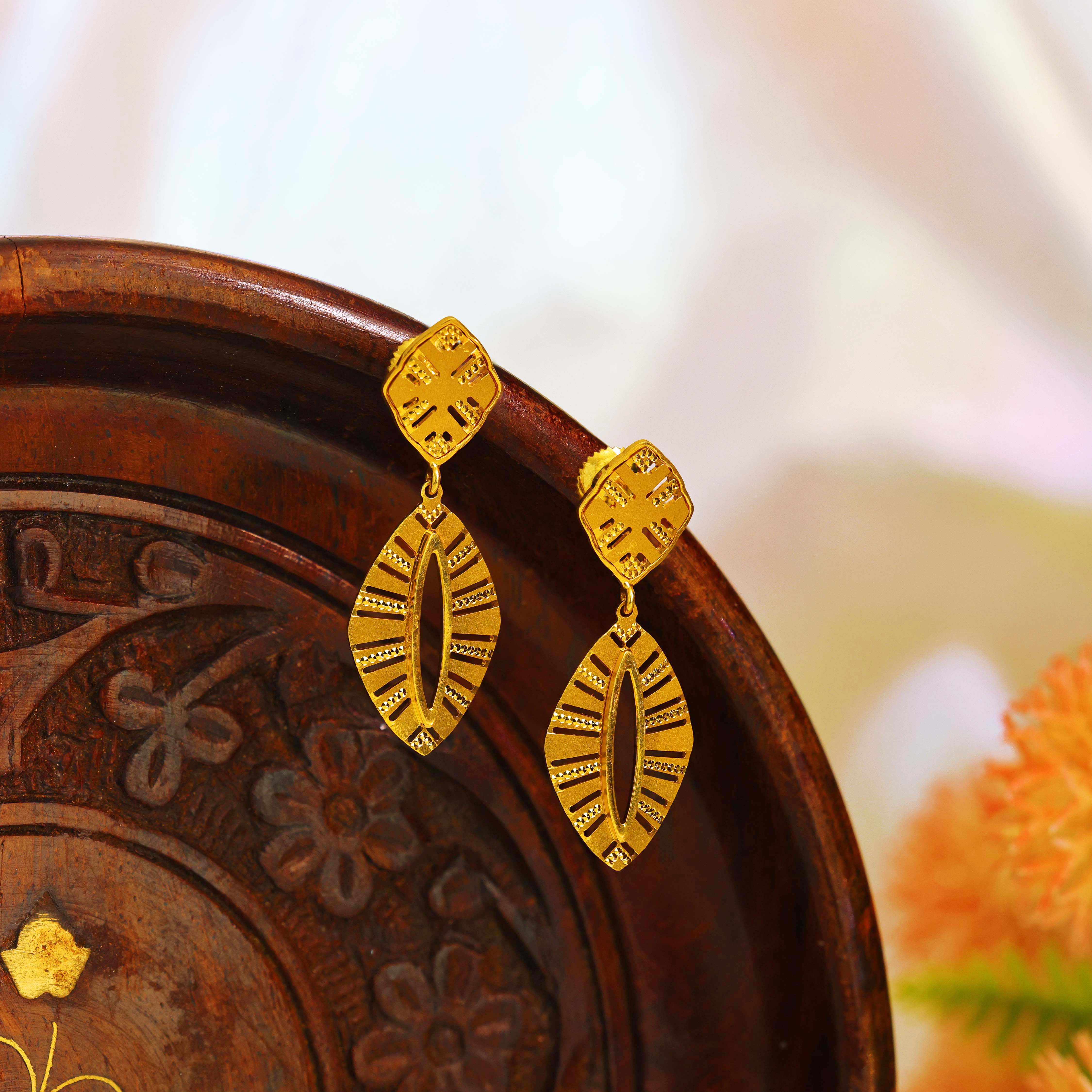 Buy Trendy Textured Gold Earrings - Neora Collection |GRT Jewellers