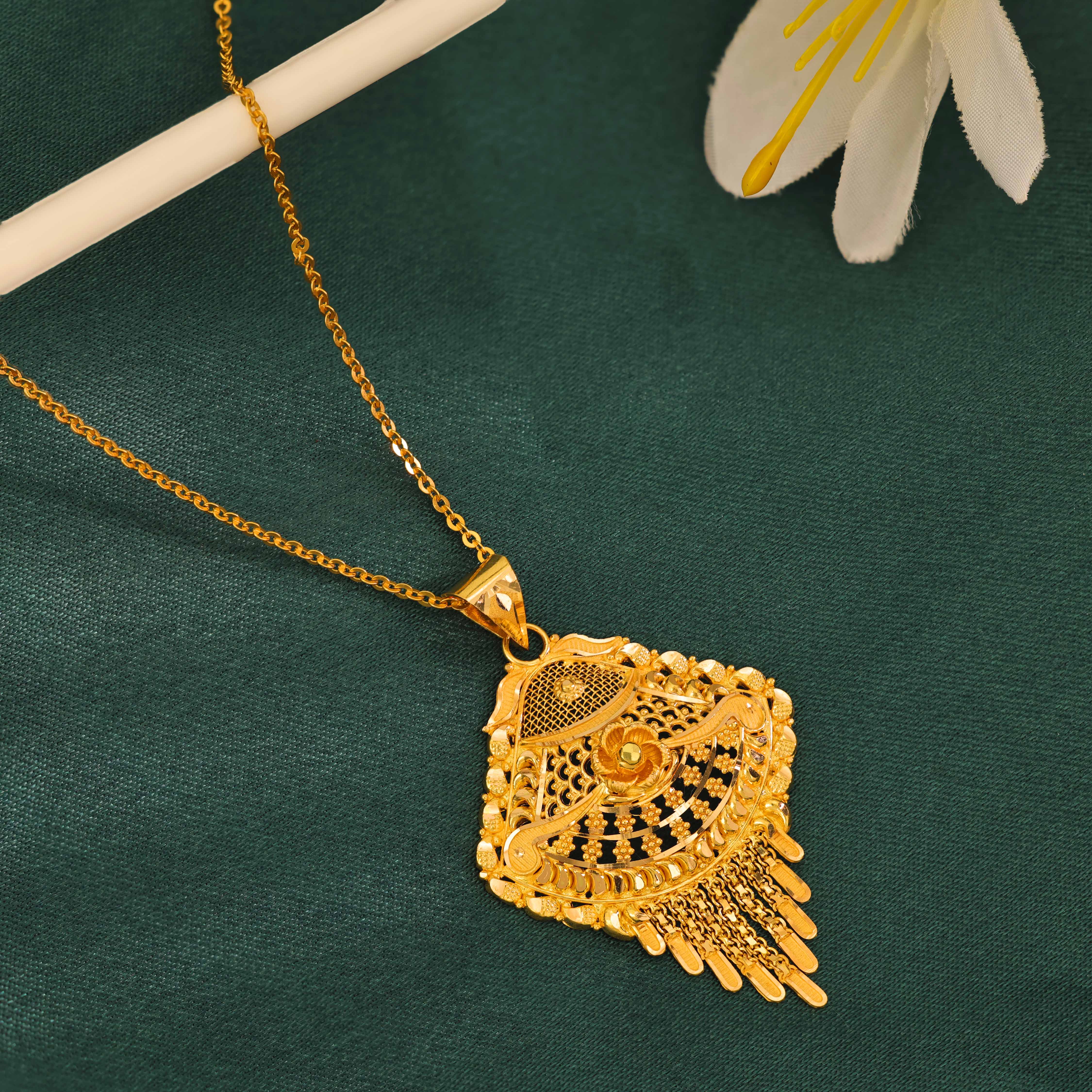 Buy Heritage Diamond Bloom Gold Pendant | GRT Jewellers