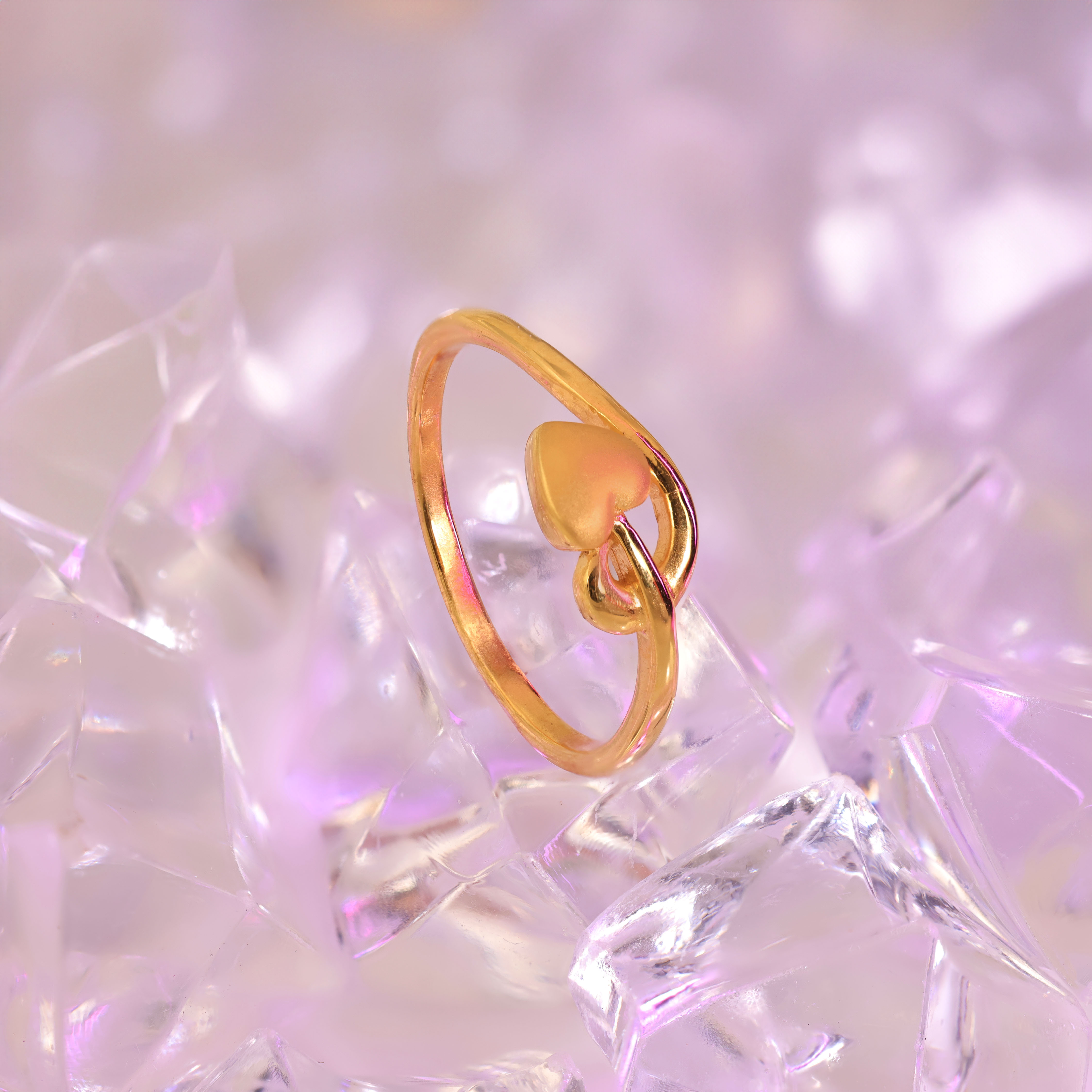 Beautifully Rendered Heart Gold Ring